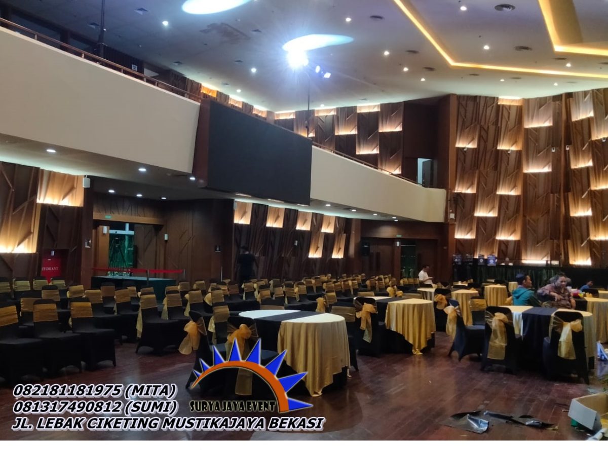 Sewa Meja D120cm Skirting Hitam Topping Gold Dan Kursi Cover Hitam ...